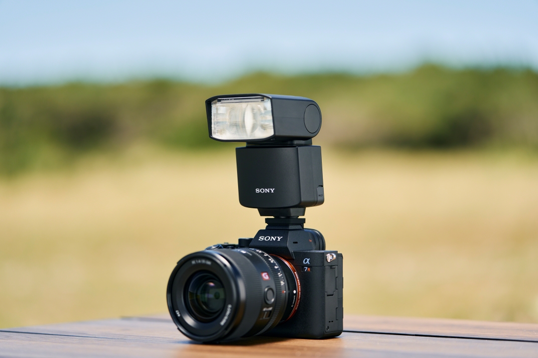 Sony launches the HVL-F46RMA