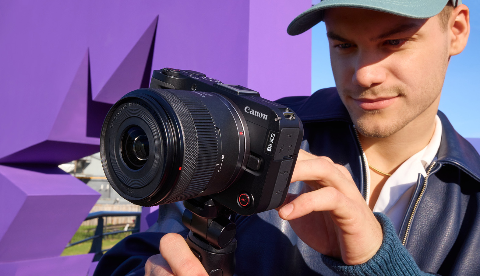 Canon EOS R50 V & PowerShot V1 cameras announced